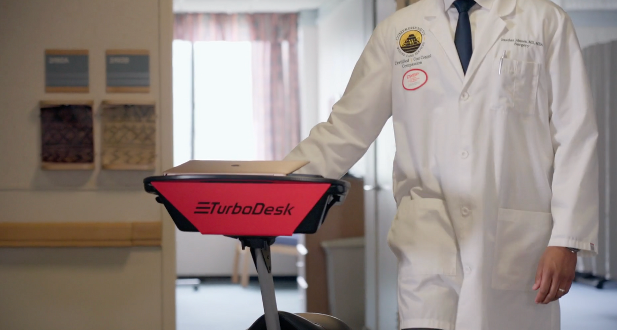 6 Advantages of Using a Mobile Desk as a Healthcare Professional ...